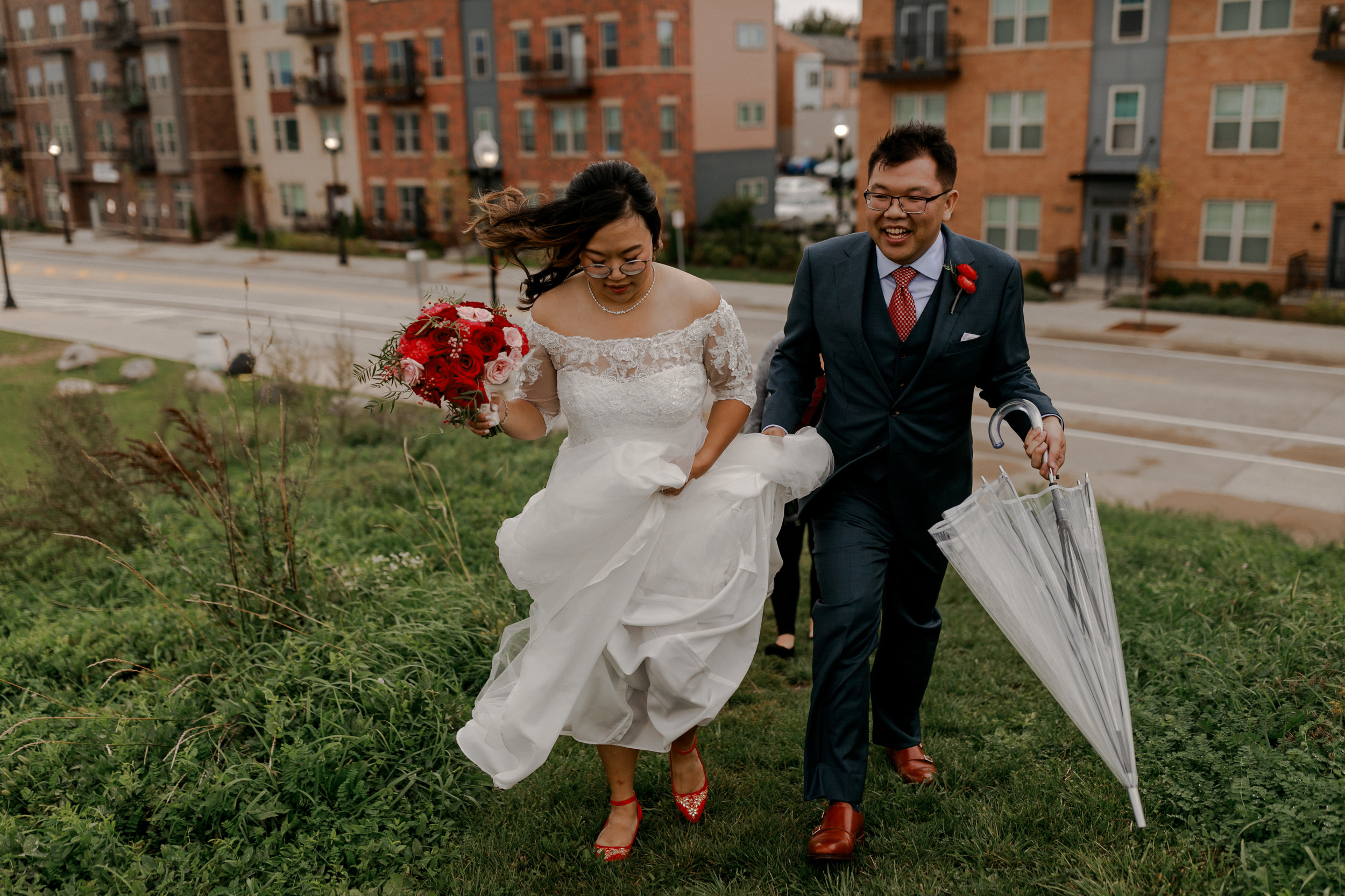 MARIA + NEIL, backyard grosse pointe wedding - amber-marie-photography.com